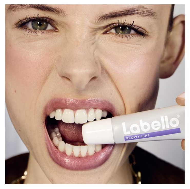 Labello Glowy Lips Soin des Lèvres 10 ml | parapharmacielafayette.com